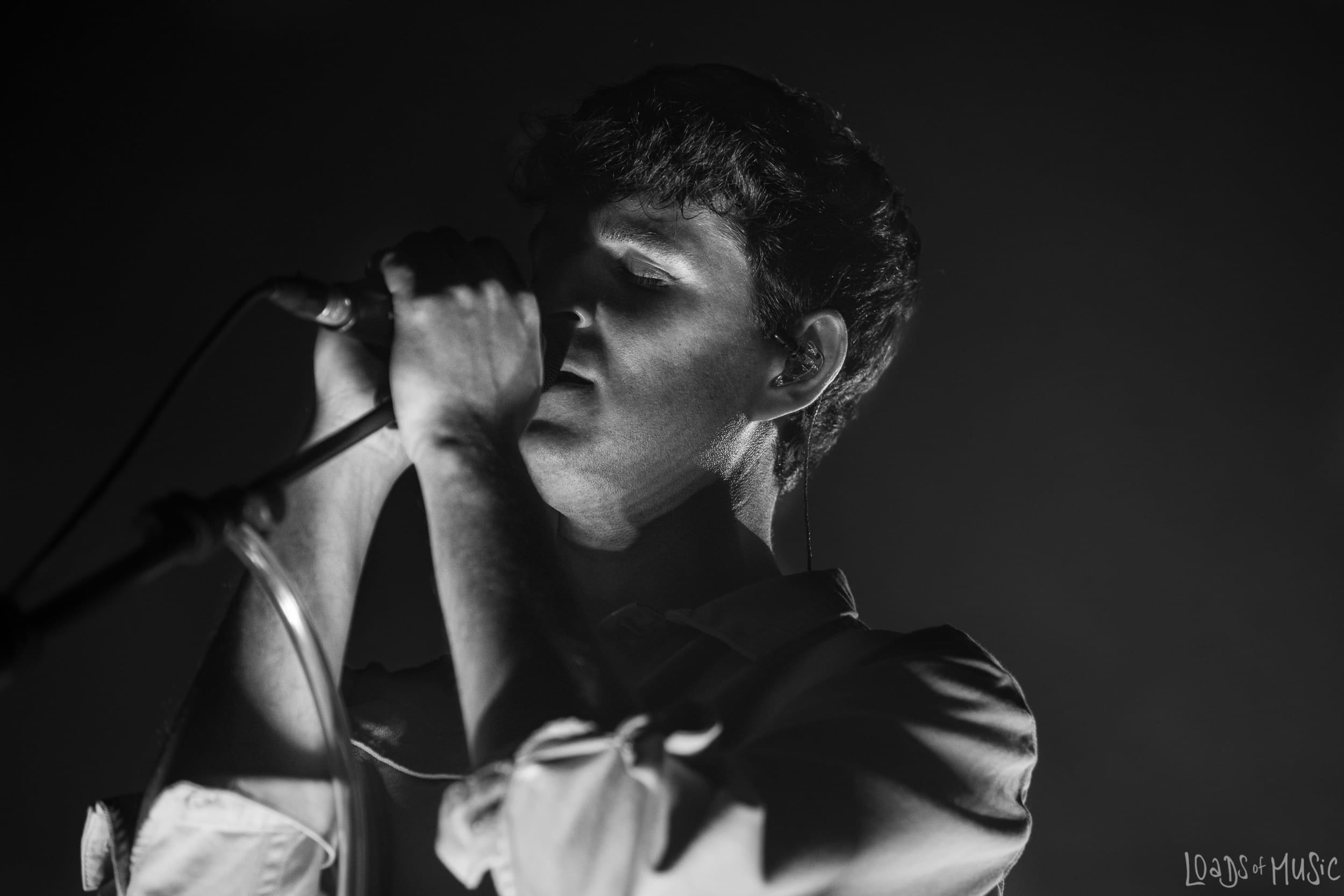 Concert Review and Photos: Vampire Weekend @ Volkshaus